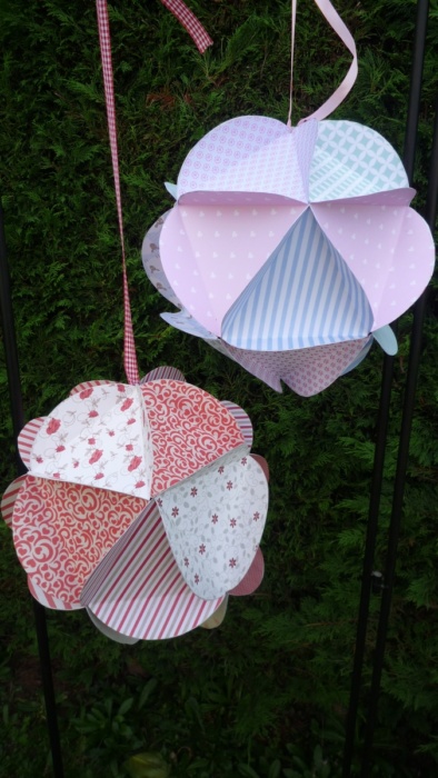 Mobiles en papier cartonnés